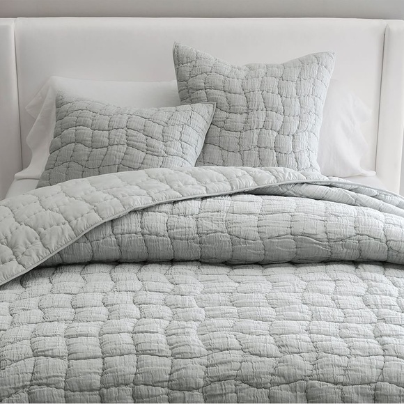 Pottery Barn Kids | Bedding | Pottery Barn Cloud Quilt Kingcal Quilt Only | Poshmark